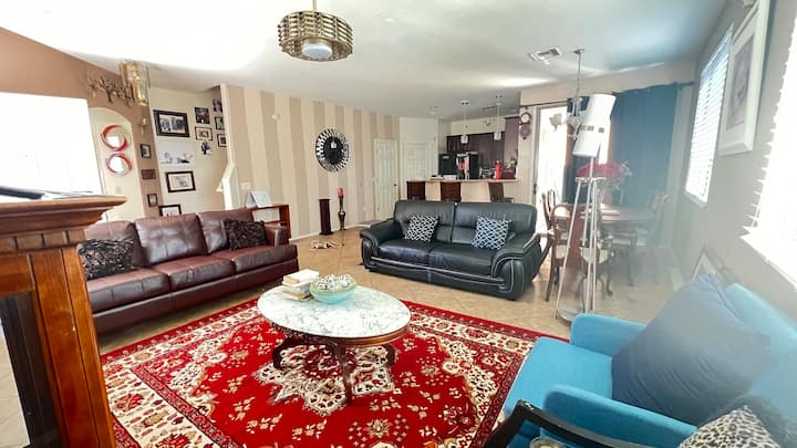 Favor With A Desk/chair,tv,/microwave - Marana, AZ