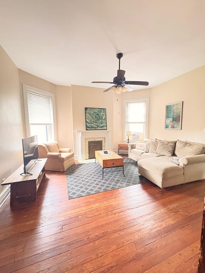 Charming Two Bedroom In Historical District! - Louisville, KY