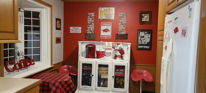 Cozy Razorback Cottage Near Uofa - Fayetteville, AR