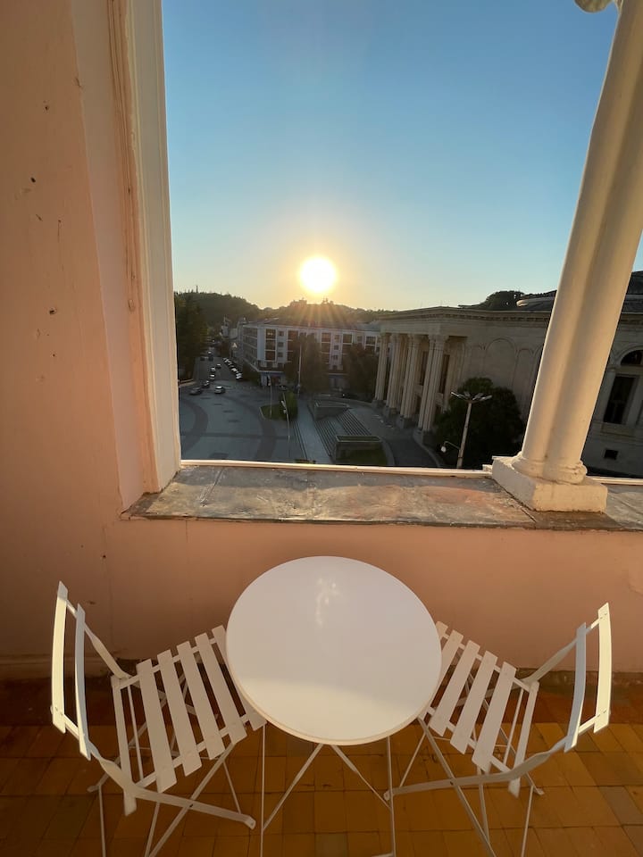 Apartment On The Central Square Of Kutaisi - Kutaisi