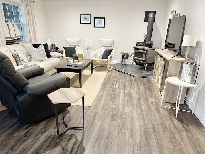 Cozy Garden 2 Bedroom Suite Near Corner Brook - Grand Lake