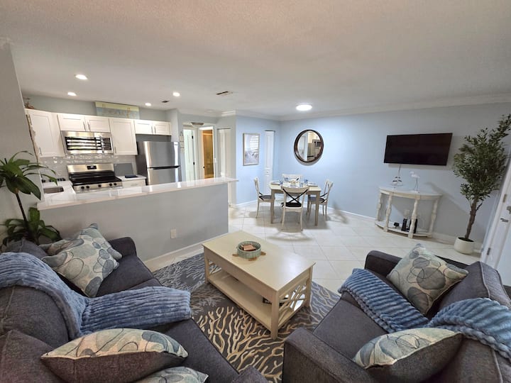 Beautiful Condo Minutes From The Beach/heated Pool - St. Pete Beach, FL