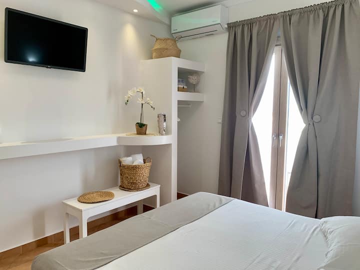 Calma Selini - Paros