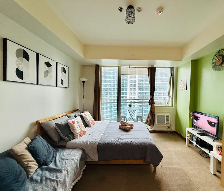 Cozy Azure 1br W/ Pool View, Netflix & Karaoke - Philippines