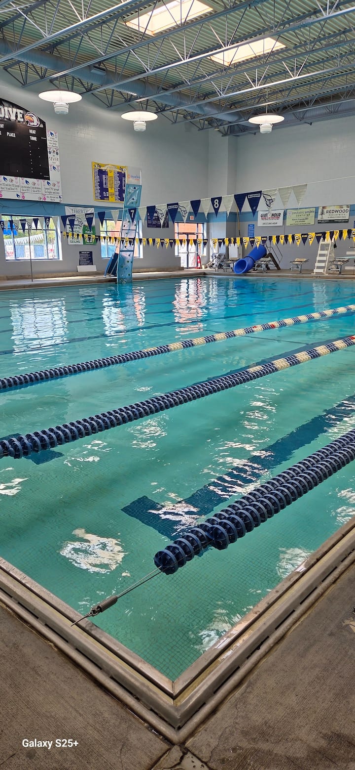 A+ Nature Nest: King-size Bed! - Liberty, MO