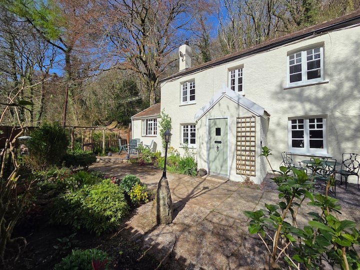 Cottage By The East Lyn River In The Heart Of Exmoor National Park Near Lynmouth - England