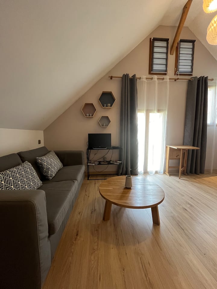 Chambre Perchée Cosy Avec Patio 
- Entrée Privée - - Compiègne