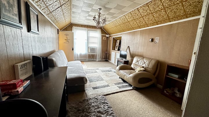 “Sunlit” 3rd Floor Spacious 1bdrm Apartment - Utica, NY
