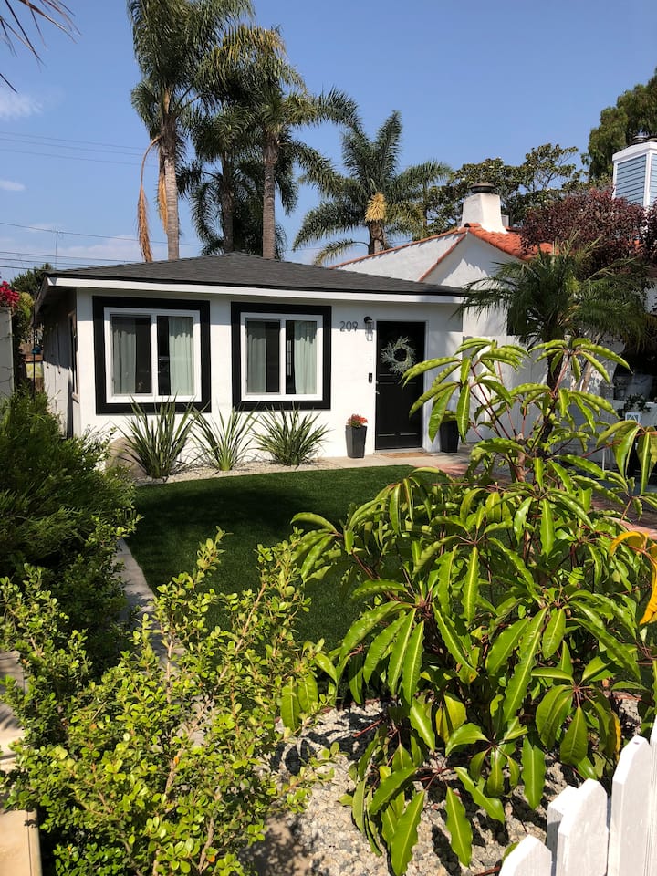 5-star Huntington Beach Cottage - Huntington Beach, CA