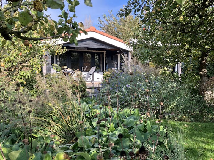 Sfeervol Appartement Vlakbij Zee,  In Grote Tuin. - Zierikzee