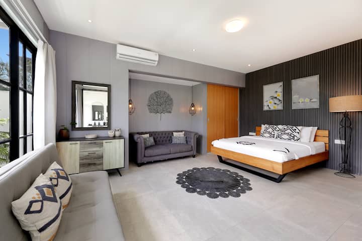 Huge & Good Location 6 Br Villa In Seminyak - Seminyak