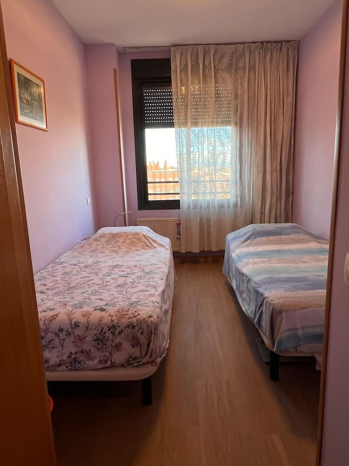 Private Room 3 Minutes From Stadium - Madrid