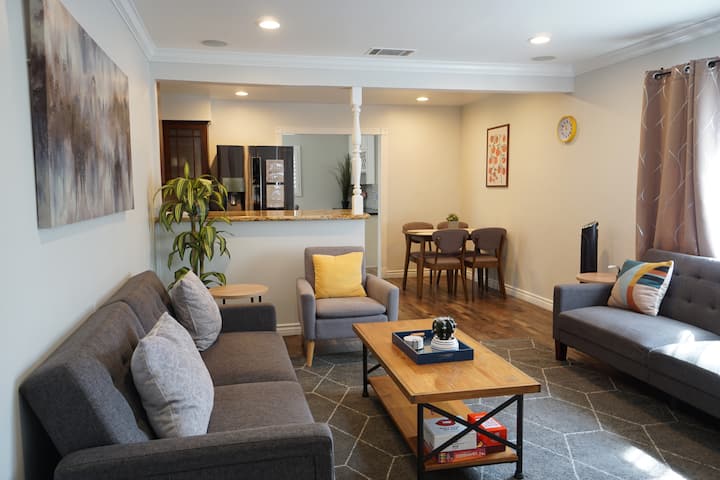 ☆A Modern Retreat Close To Disney W/game Room ☆ - Orange, CA