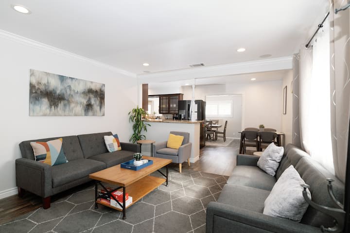 ☆A Modern Retreat Close To Disney W/game Room ☆ - Orange, CA