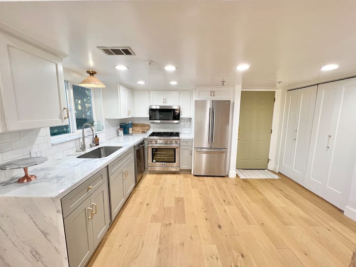 Fabulous 2 Bedroom Condo In The Best Part Of Weho! - West Hollywood