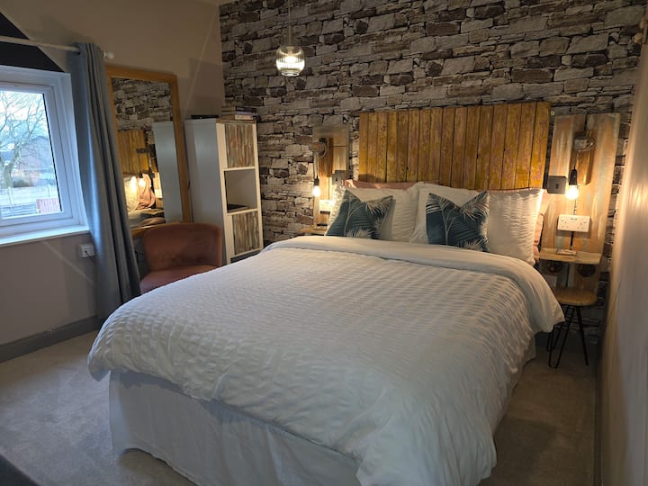 The Willow Studio @ The Pheasant (1.2 Ironbridge) - Ironbridge