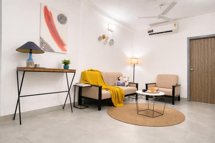 "Bright & Airy” 2 Bedroom Apartment Near Airport - Delhi
