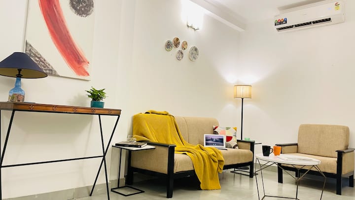 "Bright & Airy" 2 Bedroom Apartment Near Airport - New Delhi Indira Gandhi Airport (DEL)