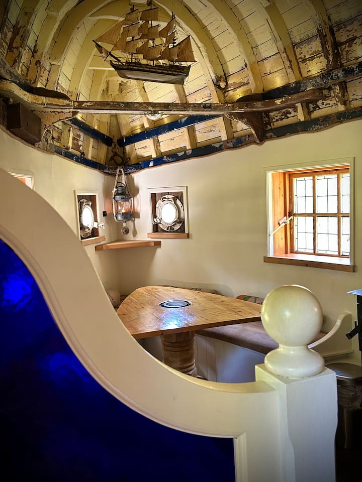 The Cornish Lugger.
(& Hillbilly Hot Tub) - Poldhu Cove