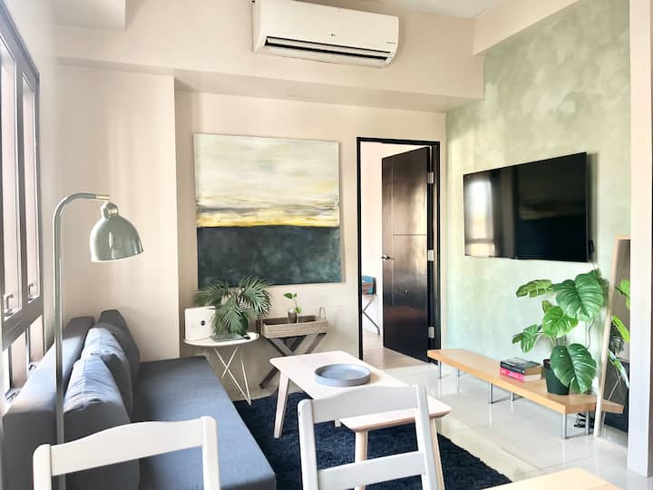 81 Nb| Spacious 2 Bdr Near Naia T3 | Resorts World - Parañaque