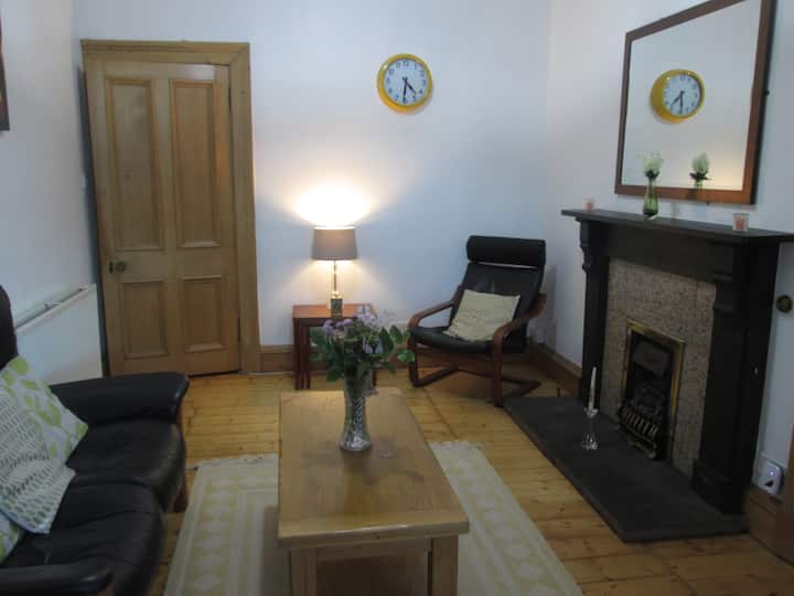 Charming Central Edinburgh Apartment - Edinburgh, UK