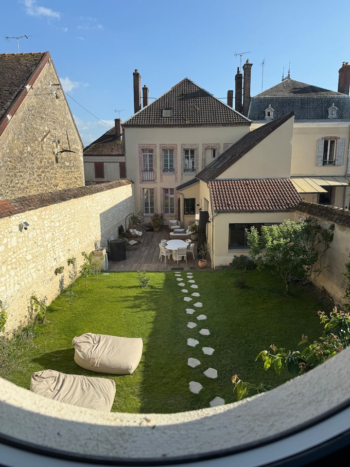 Maison De Campagne Avec Sauna, Fitness Et Jardin - Yonne