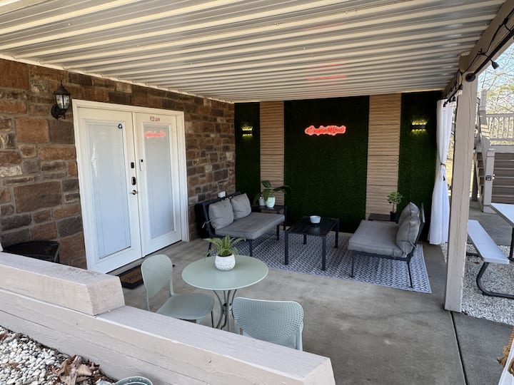 Couples Lake Retreat!  Swim, Boat, Relax And Enjoy - Smith Mountain Lake State Park, Huddleston