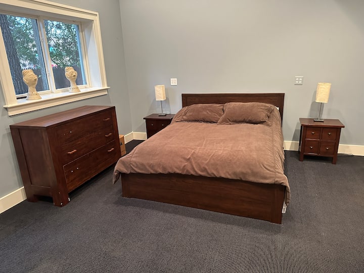 2 Private Bedrooms W/deck. Private Full Bathroom. - Birmingham, MI