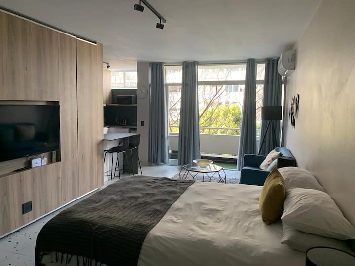 Contemporary Studio Apartment Centrally Located - Ciudad del Cabo