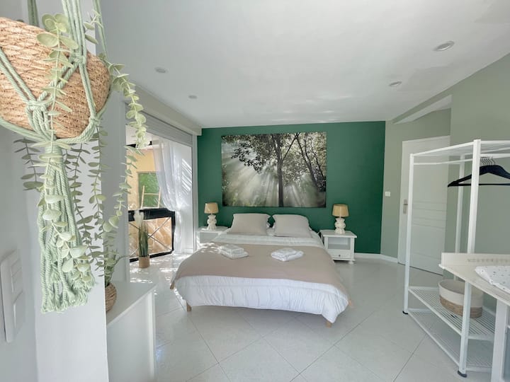 Mas Familial Pour 6 Personnes Au Calme Avec Jardin - Le Grau-du-Roi