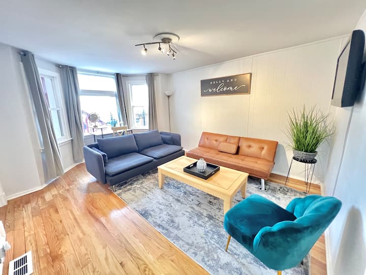 Avondale Apt. Steps From Blue Line Train And Hw - Chicago