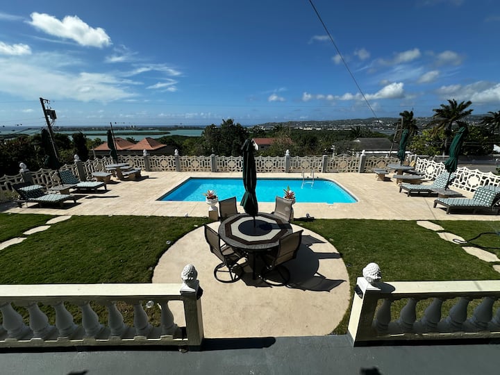 Hilltop Singing Birds Villa - Montego Bay