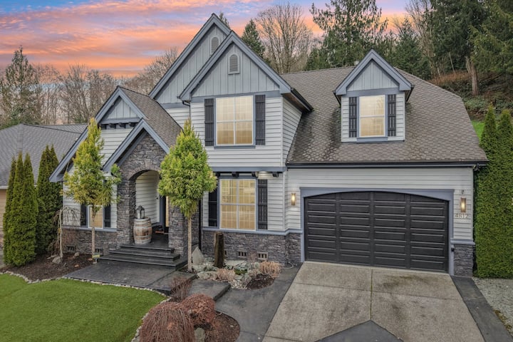 Eaglemont Mount Vernon Waterfall Oasis - Mount Vernon, WA