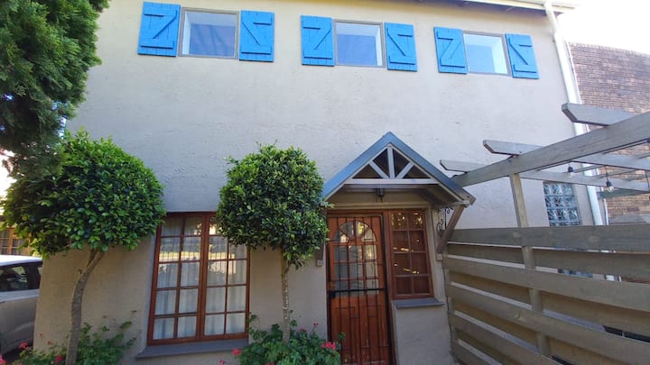 Blue Shutters Self Catering Cottage - George