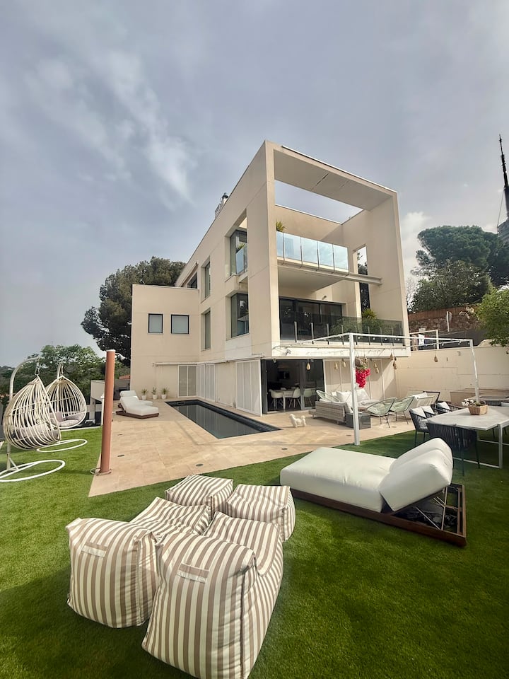 Designer Villa | Pool See The Eclipse Aug12 26 - Barcelona