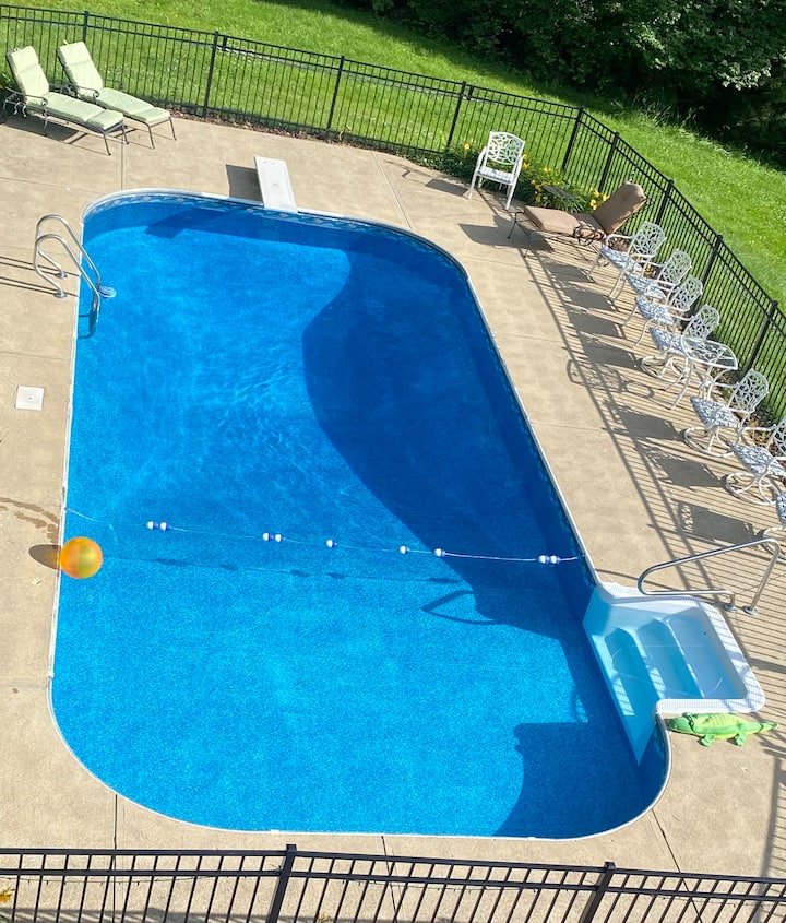Private Pool Time, Spacious Suite - Cincinnati