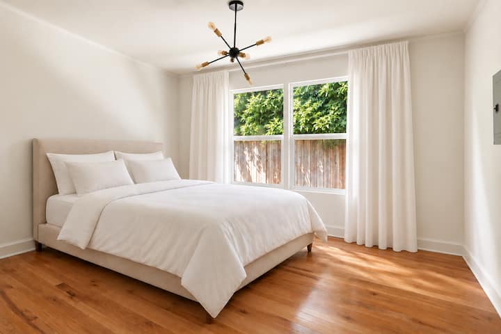 West Hollywood Melrose Avenue Duplex - Rare Find! - West Hollywood, CA