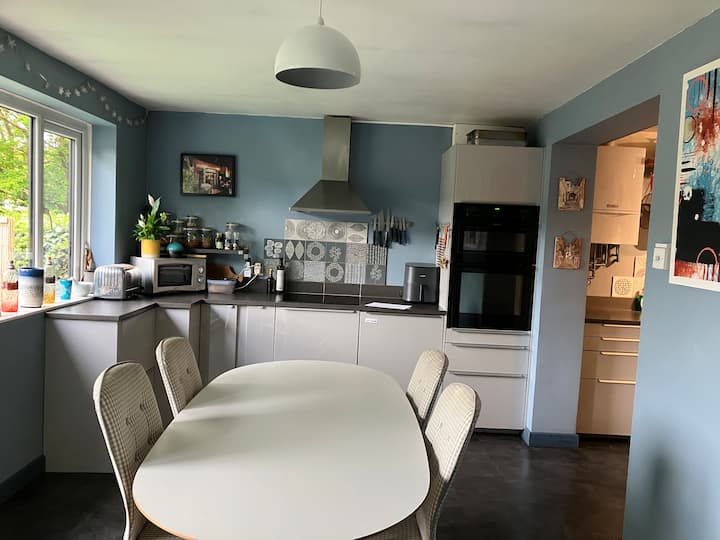 Private Twin Room And Private Bathroom. - Hampshire
