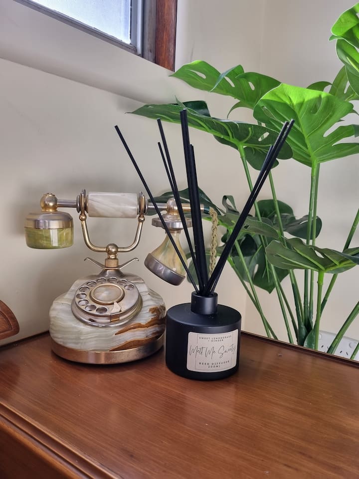 "Vaughan Central" Pristine Cottage Feels Like Home - Shepparton