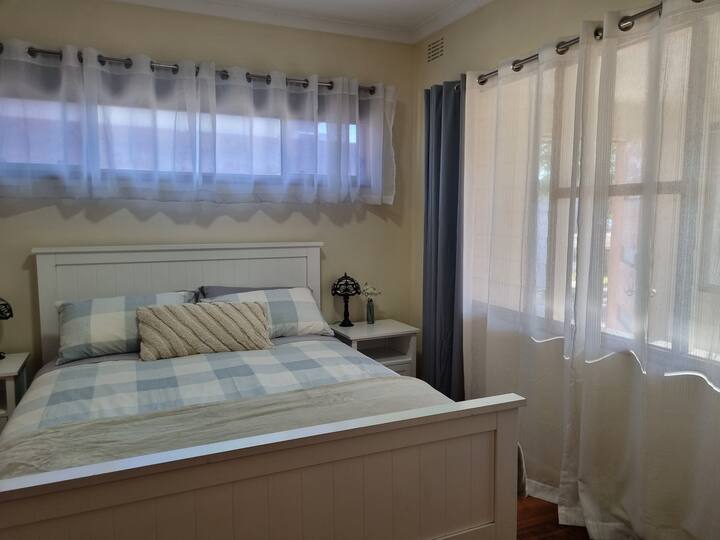 "Vaughan Central" Pristine Cottage Feels Like Home - Shepparton