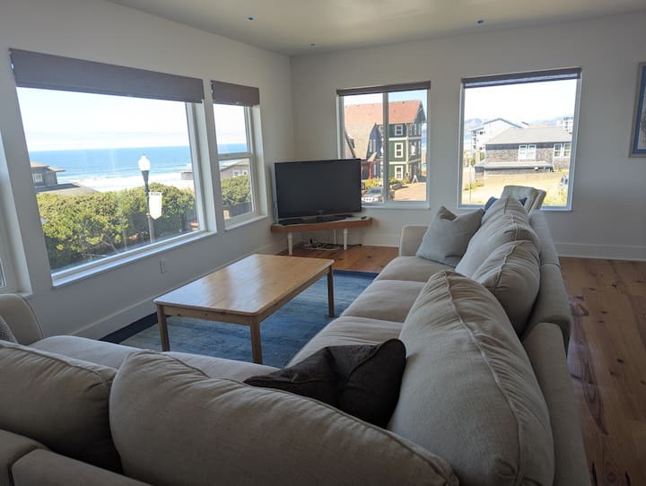 Nye Beachhouse Inn, 3b/2ba + Den, Ocean View - Newport, OR