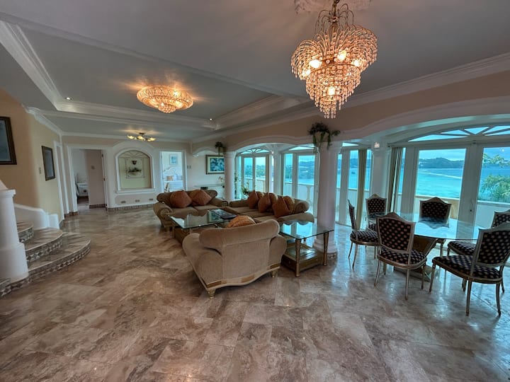 Panoramic Seaview Penthouse  Royal Suite - Philippines