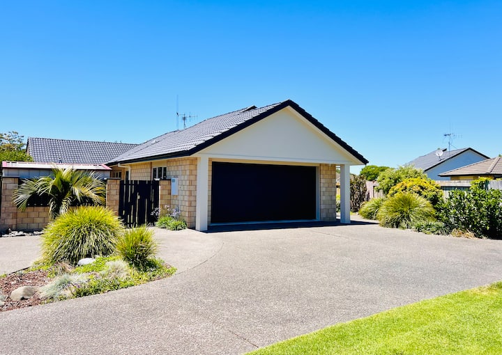Papamoa Beach - Entire Guest Wing Near The Beach! - Te Puke