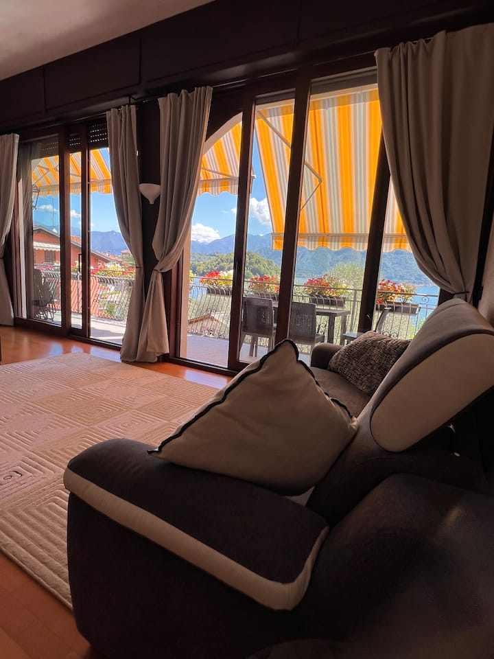 Liza's Suites 1 & 2 Combined - 'Rooms With A View' - Menaggio