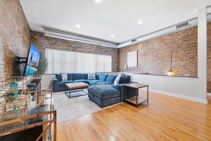 Wicker Park Loft W/ Free Parking; Easy Dwtn Access - Chicago, IL