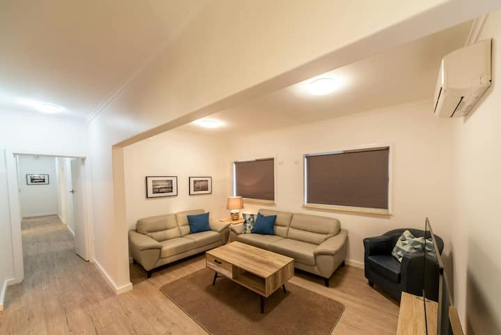 The Barracks 4 Bedroom Apartment - Loxton