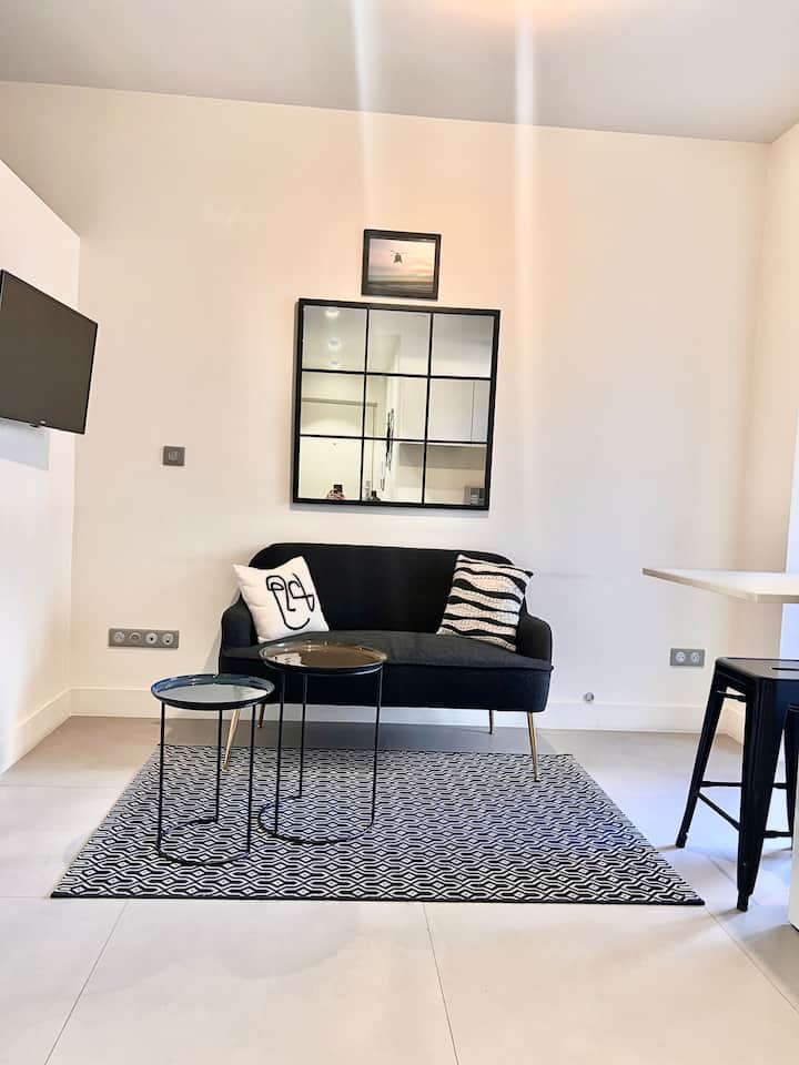 Luxurious Studio W/ Separate Sleeping Area - Nizza