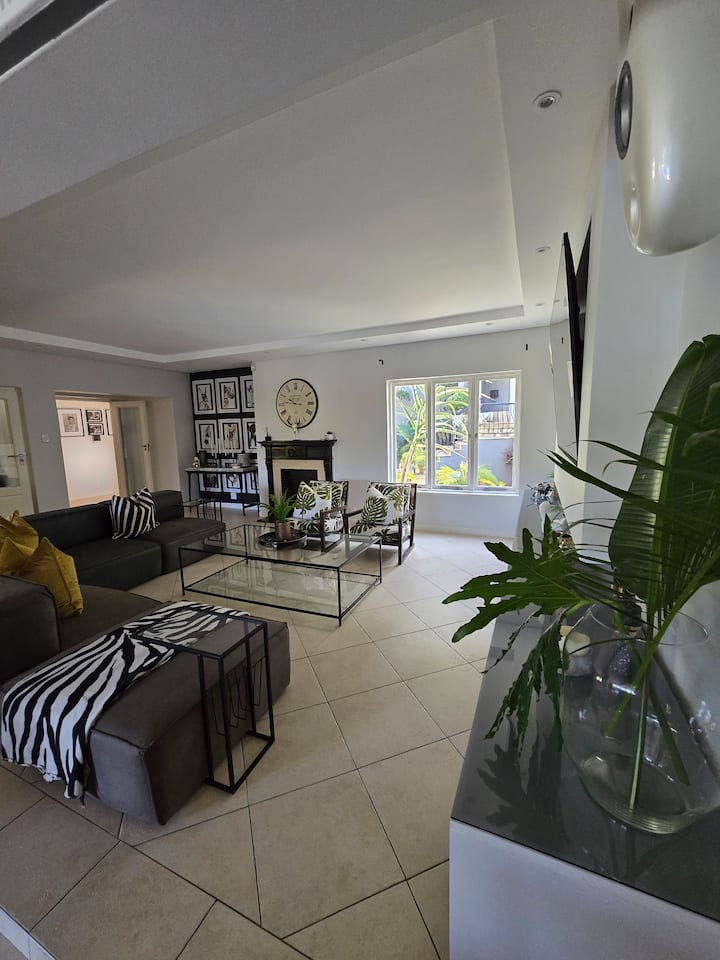 Beautiful, Upmarket 4 Bedroom Home. - Durban