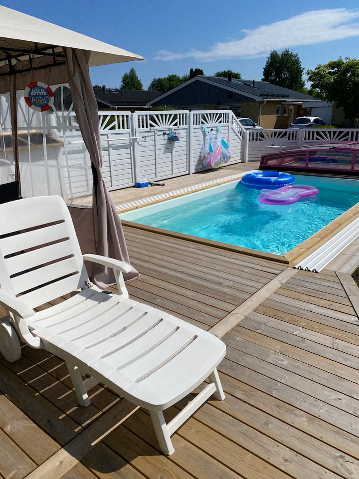 Room With Private Entrance And Pool Access. - Borlänge