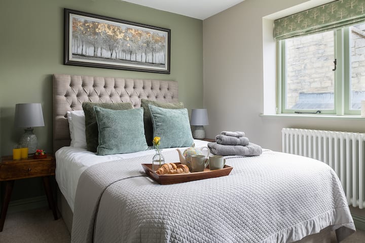 Luxury Dog Friendly Cottage, King Bed, Log Fire - Winchcombe